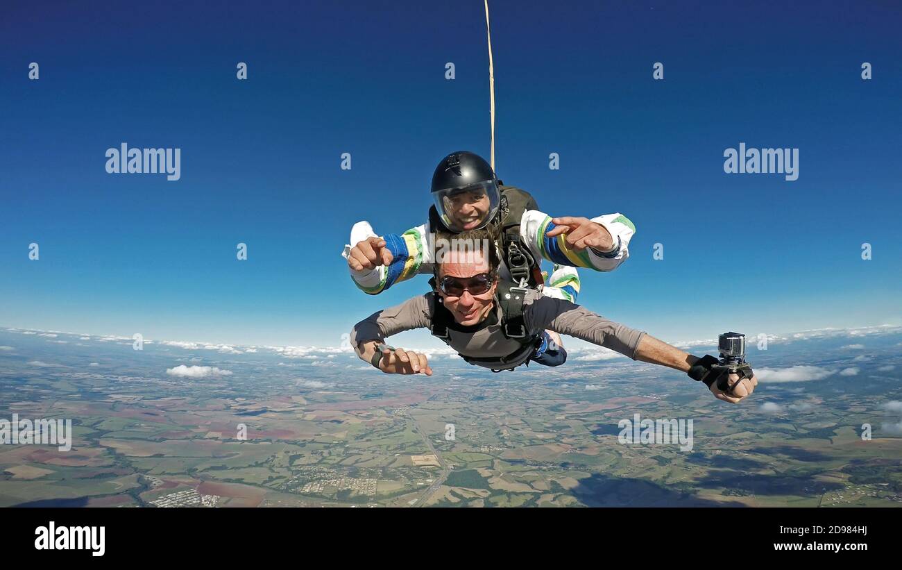 Parachuting funny Banque de photographies et d’images à haute ...