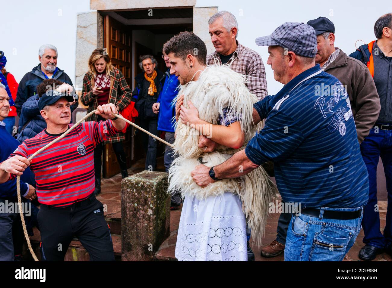 Basque people traditional dress Banque de photographies et d’images à ...