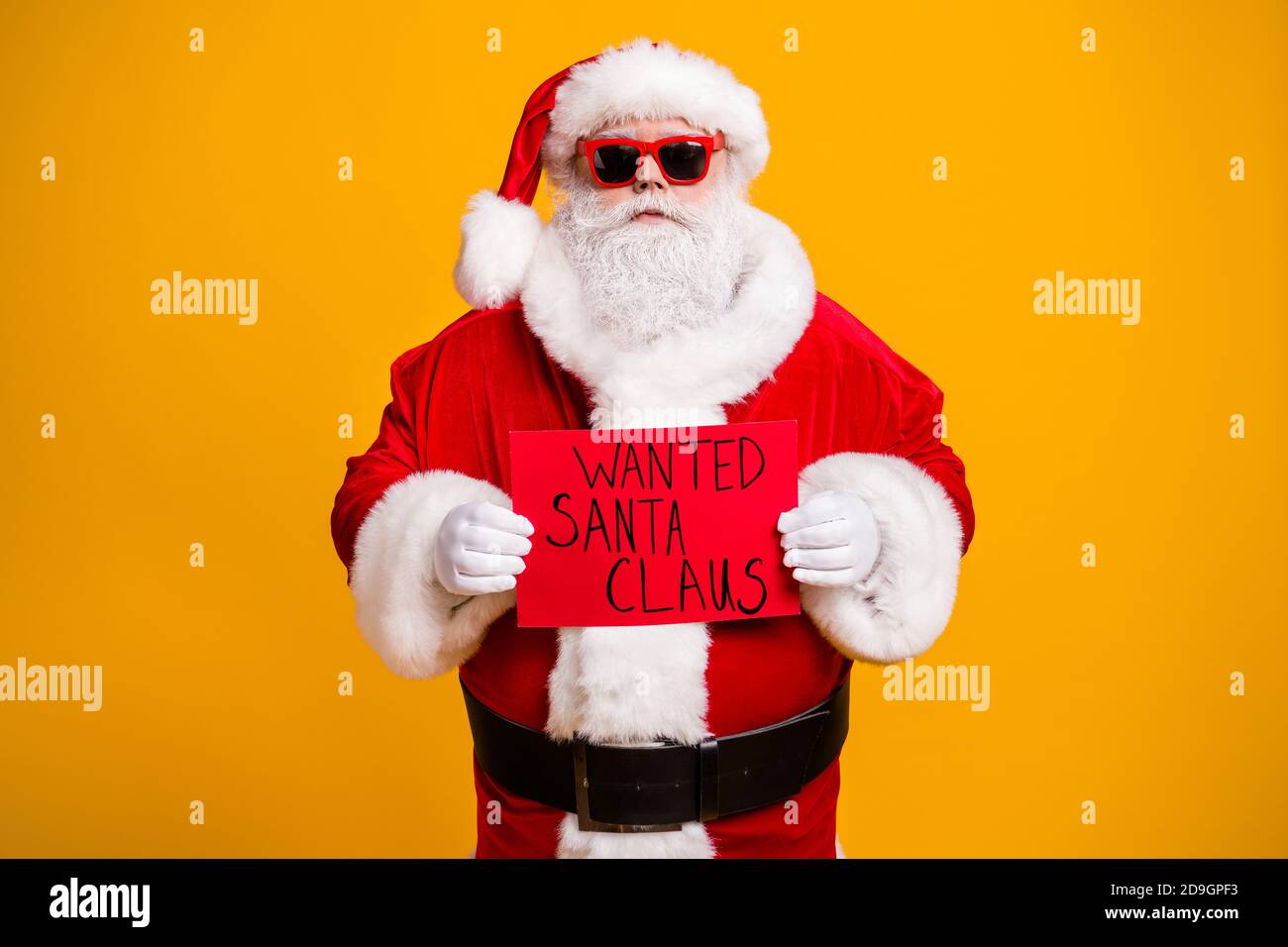 Portrait de son beau beau beau joli Santa mal déguisé durci un criminel ...