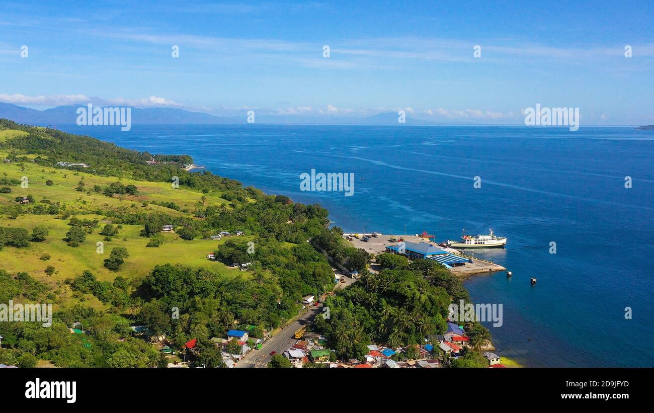 Terminal de ferry au port maritime de Surigao, sur l'île de Mindanao ...