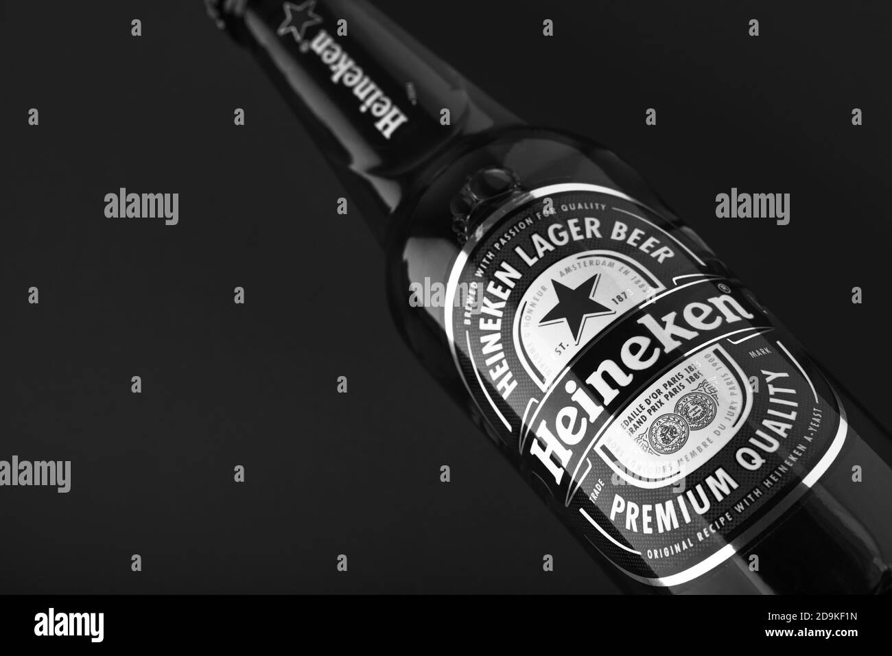Heineken bottle Banque d'images noir et blanc - Alamy