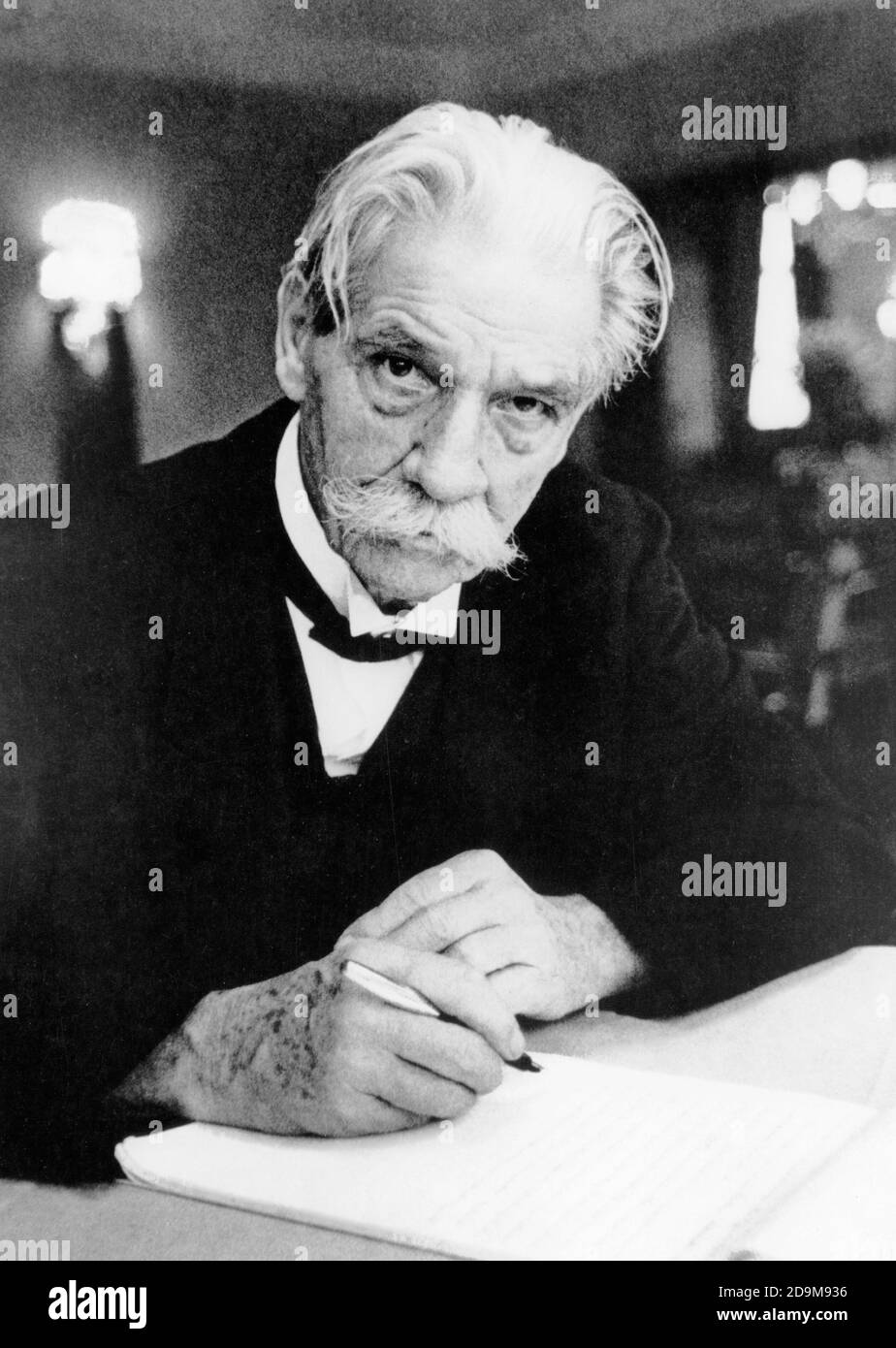 Doctor albert schweitzer Banque de photographies et d’images à haute ...