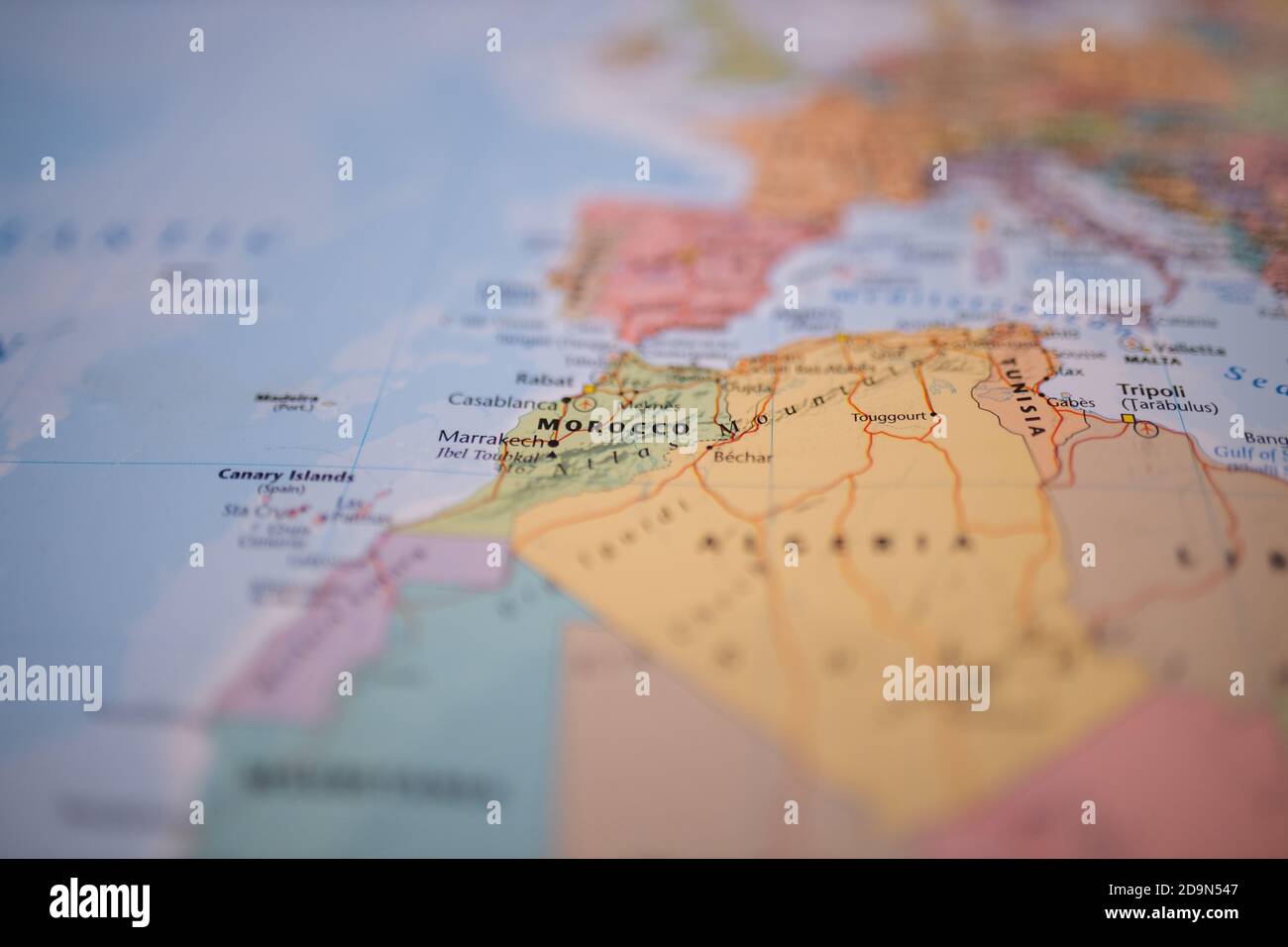 Maroc sur une carte colorée et floue de l'Afrique du Nord avec ses ...
