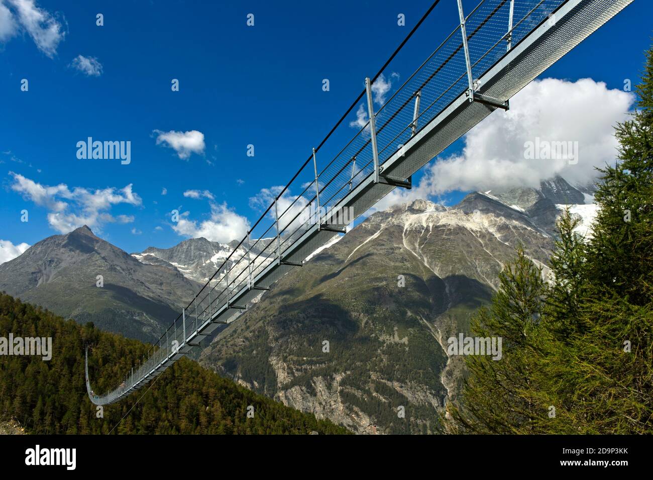 Pont suspendu charles kuonen Banque de photographies et d’images à ...