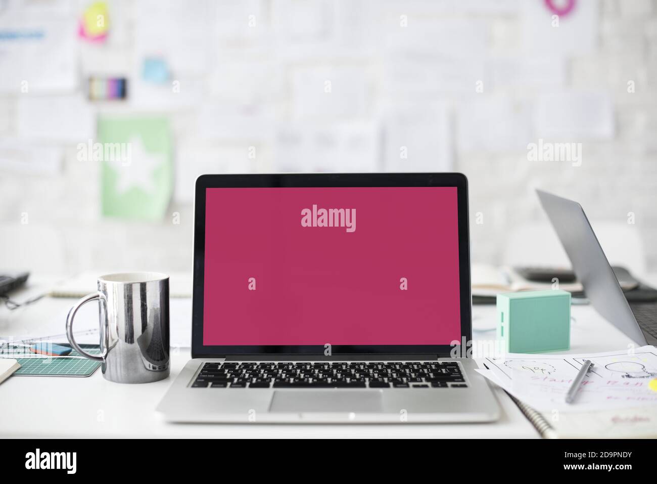 écran rouge Banque de photographies et d’images à haute résolution - Alamy