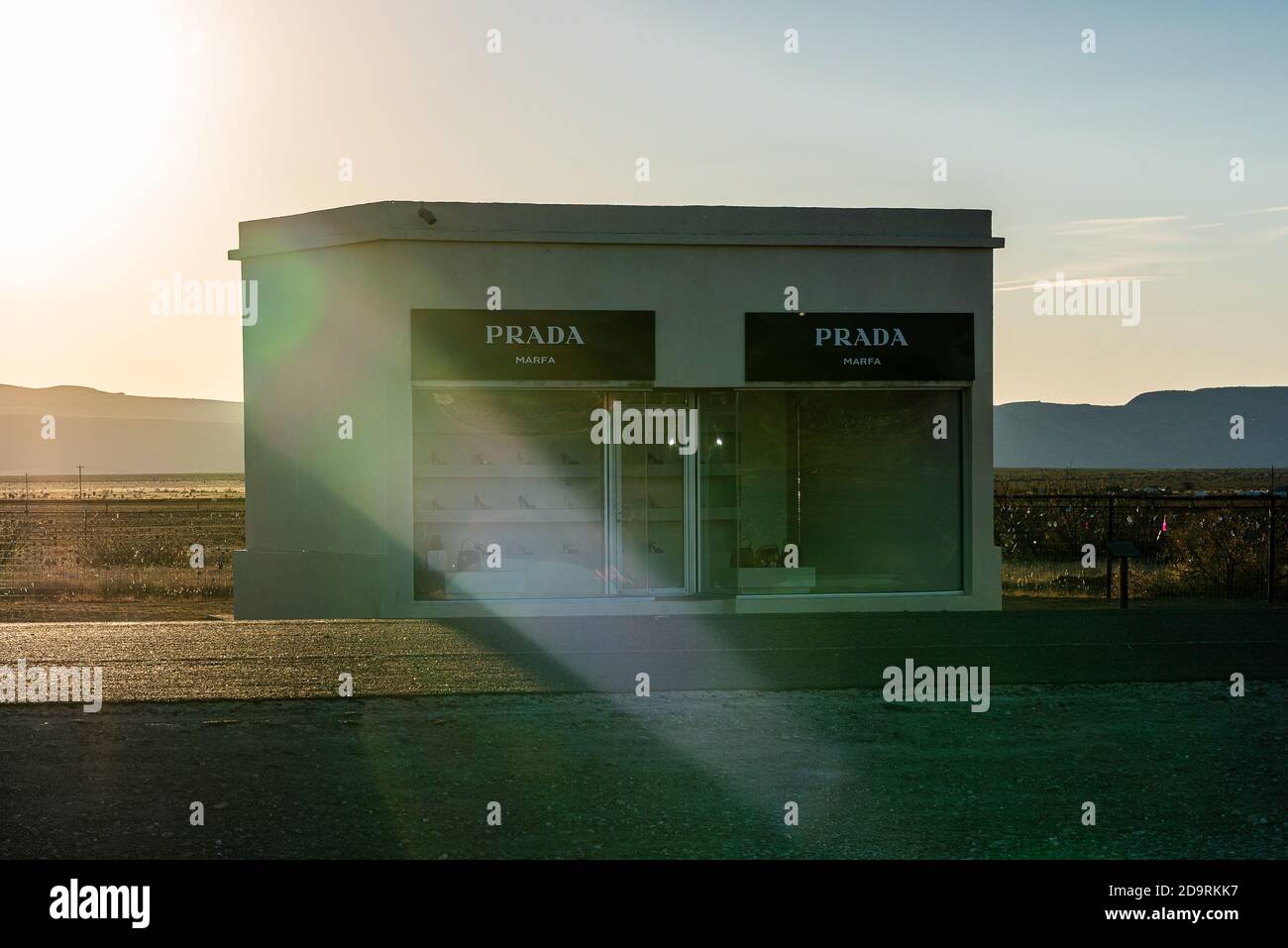 Prada marfa Banque de photographies et d’images à haute résolution - Alamy