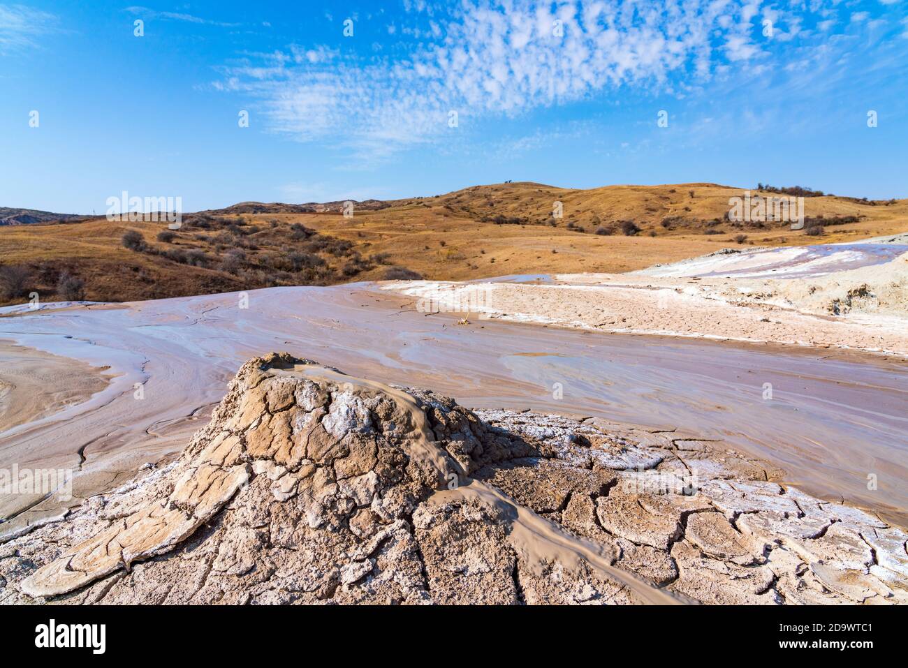 Volcans avec trou de cratère dans le paysage volcanique Banque de photographies et d’images à ...
