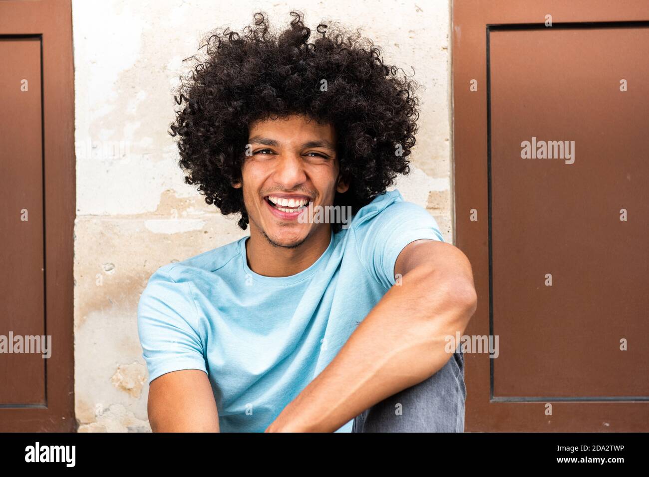 Jeune homme arabe Banque de photographies et d’images à haute ...