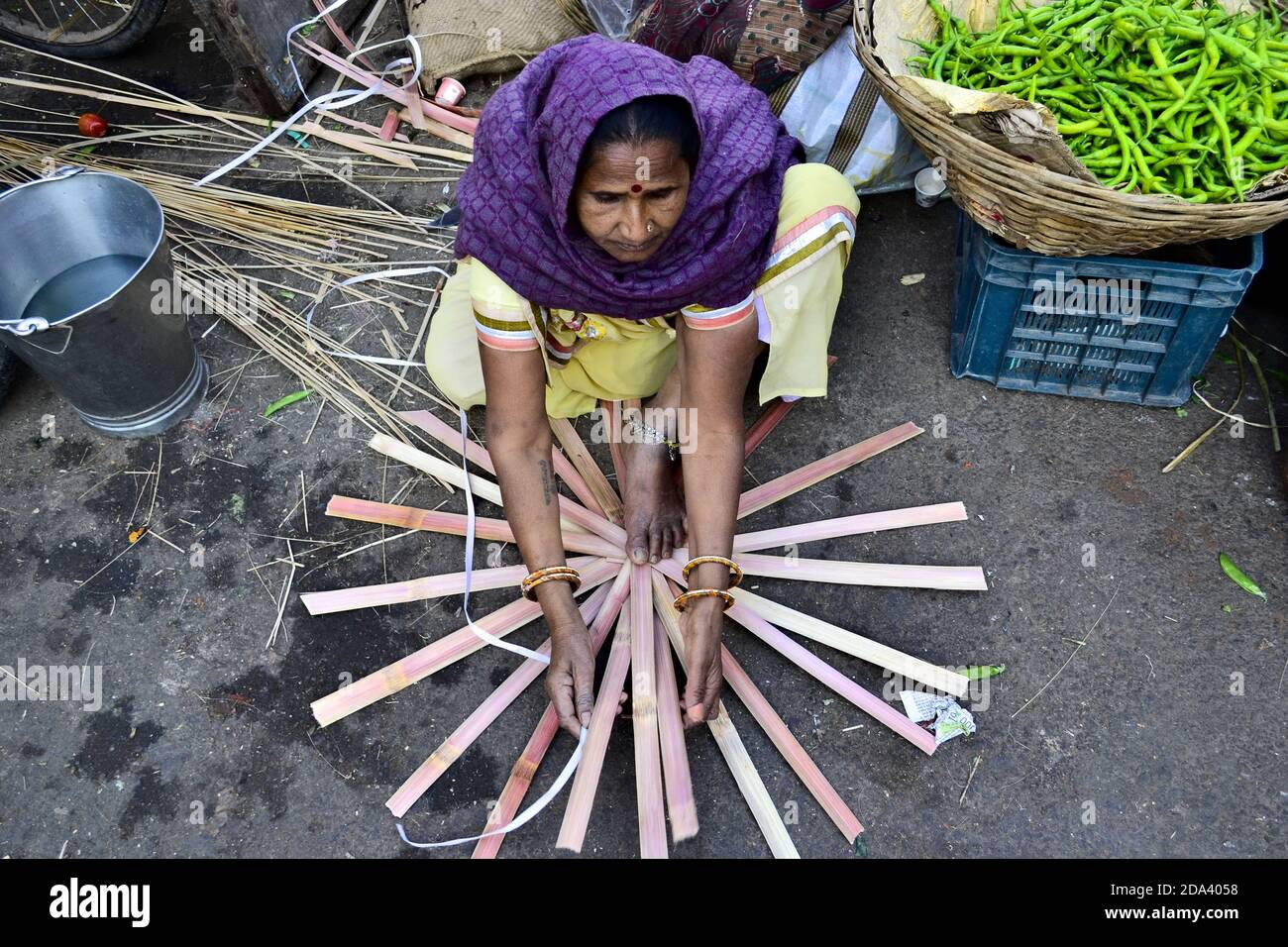 Udaipur street weaving Banque de photographies et d’images à haute ...