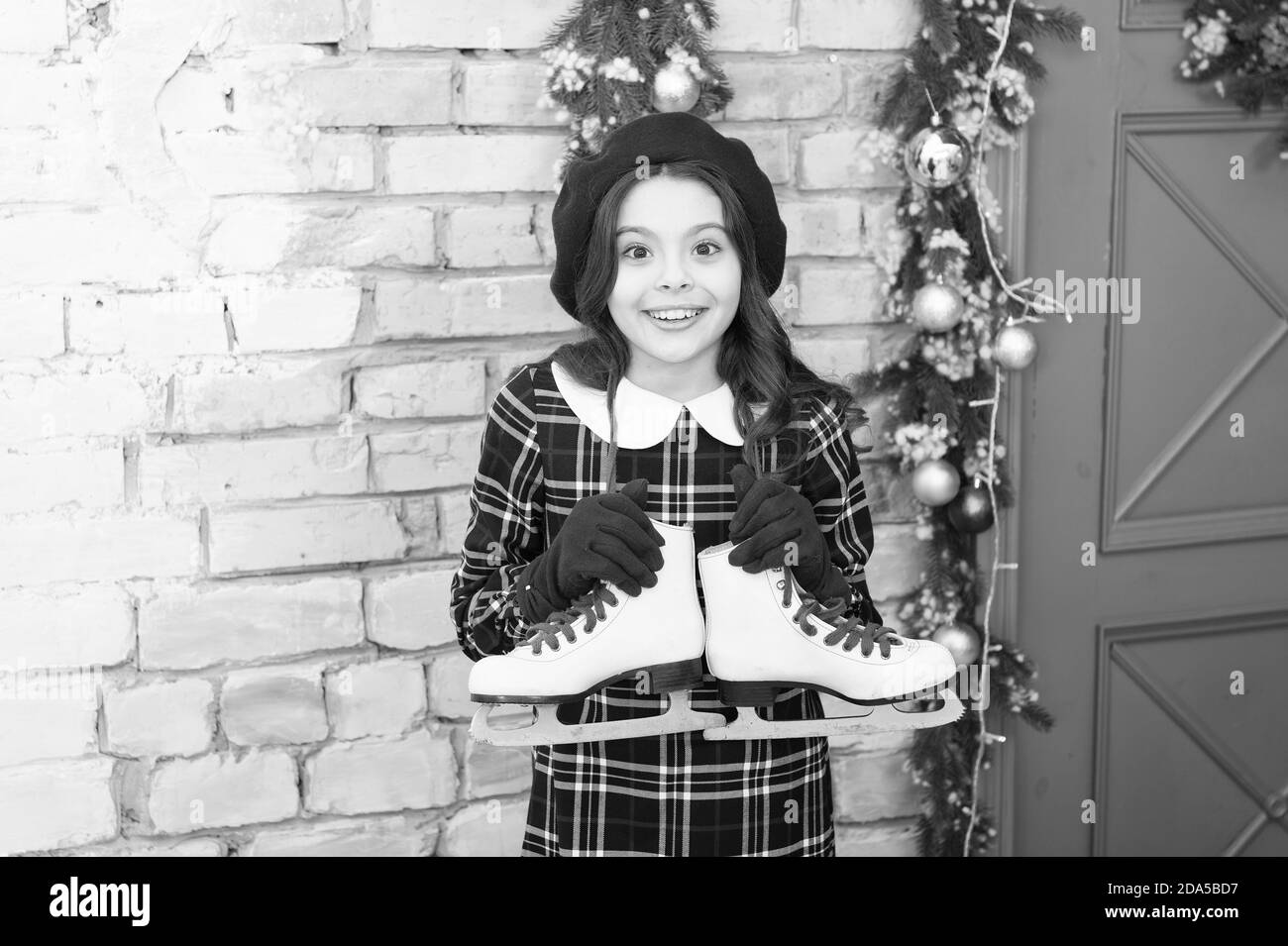 Petite Fille Patineuse Artistique Sur Glace Banque d'image et photos ...