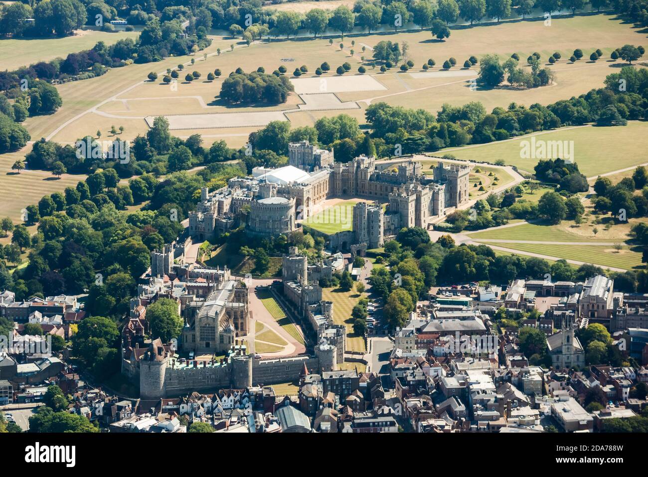 Une vue aérienne du château de windsor Banque de photographies et d ...