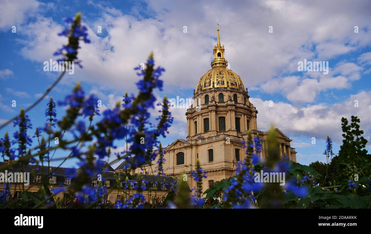 Dôme historique des Invalides à Paris, en France, avec la majestueuse ...