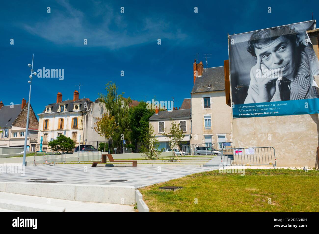 France, cher (18), Vierzon, place Jacques Brel en hommage à sa chanson ...