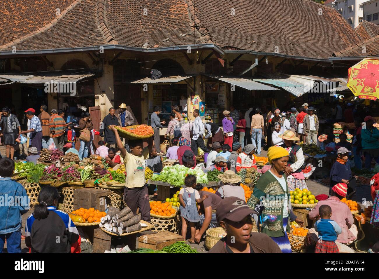 Madagascar antananarivo fruit market Banque de photographies et d ...