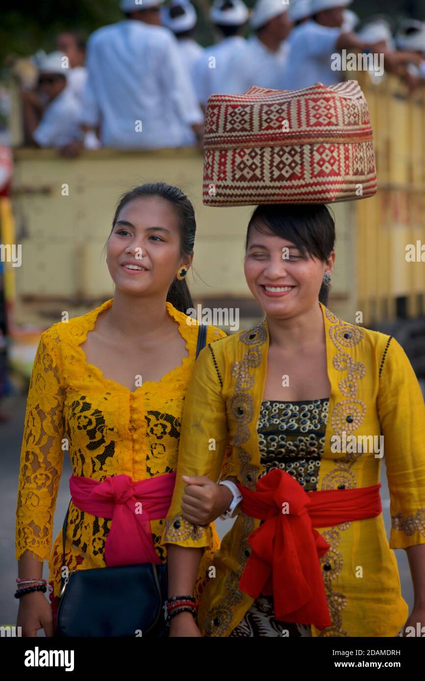 Offrandes temple offrande temple bali Banque de photographies et d ...