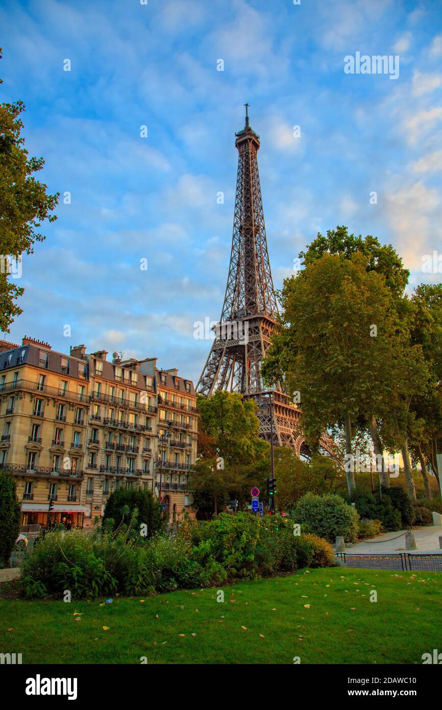 Fond D'écran Paris Verticale Banque d'image et photos - Alamy