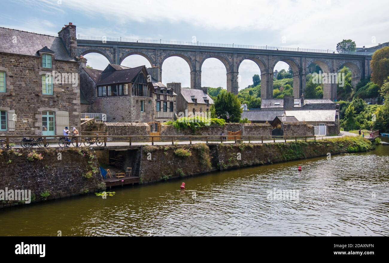 Viaduc de lanvallay Banque de photographies et d’images à haute ...