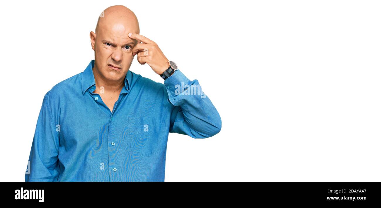 Homme chauve moche Banque d'images détourées - Alamy