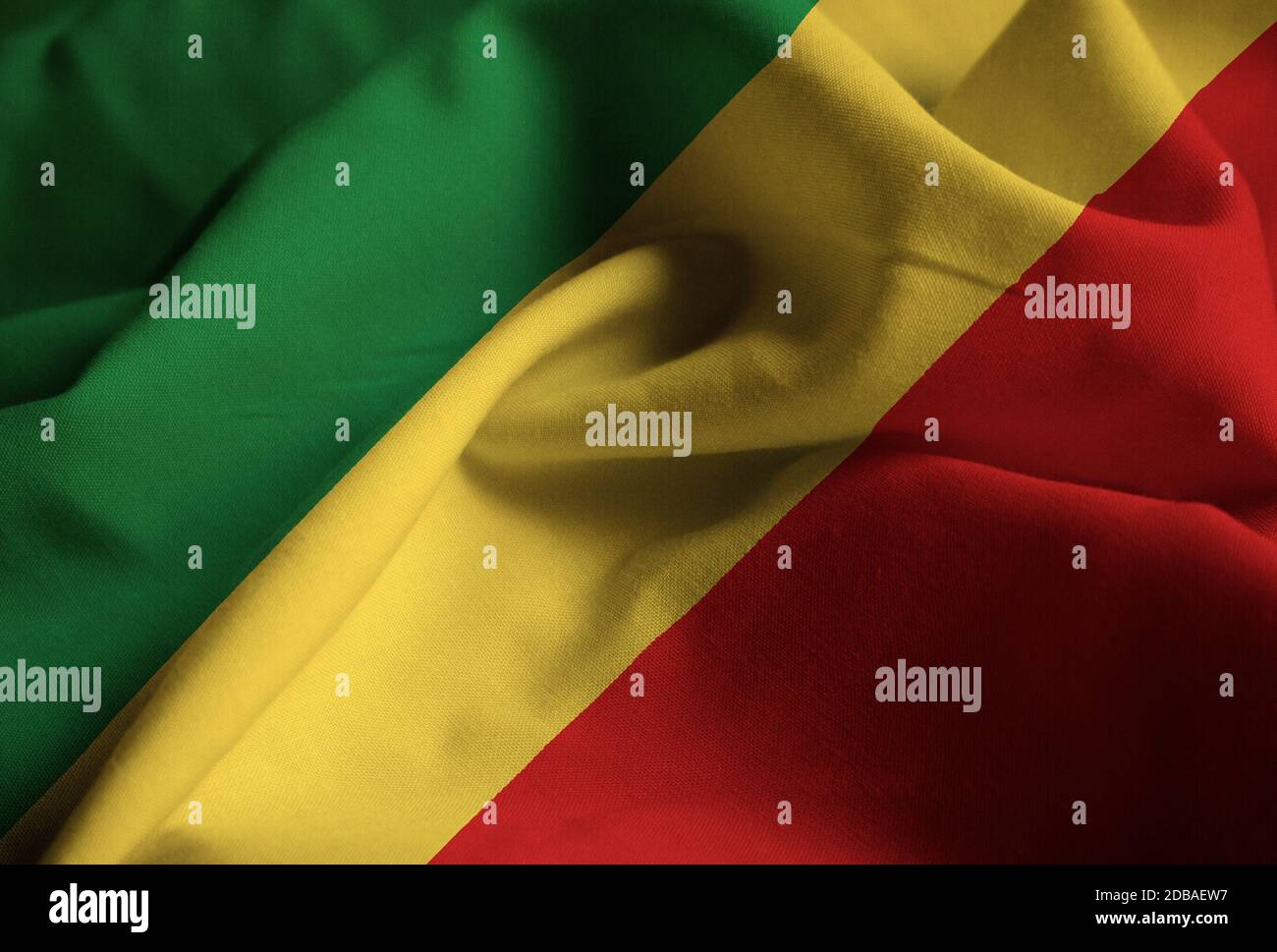 Gros plan du drapeau de la République du Congo à volant, drapeau de la ...