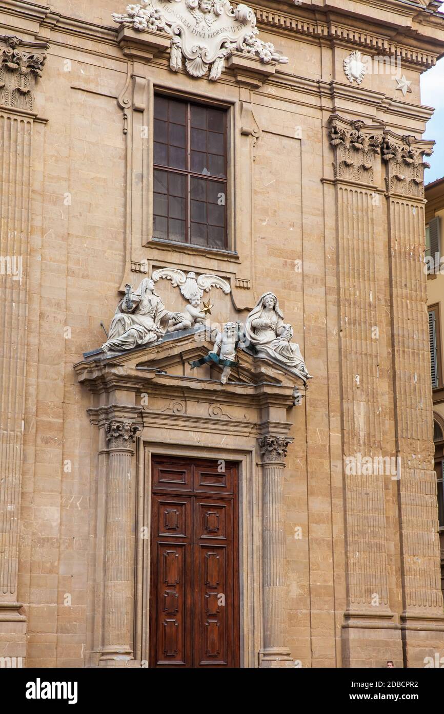 Détails de la façade de l'ensemble de San Firenze un magnifique ...