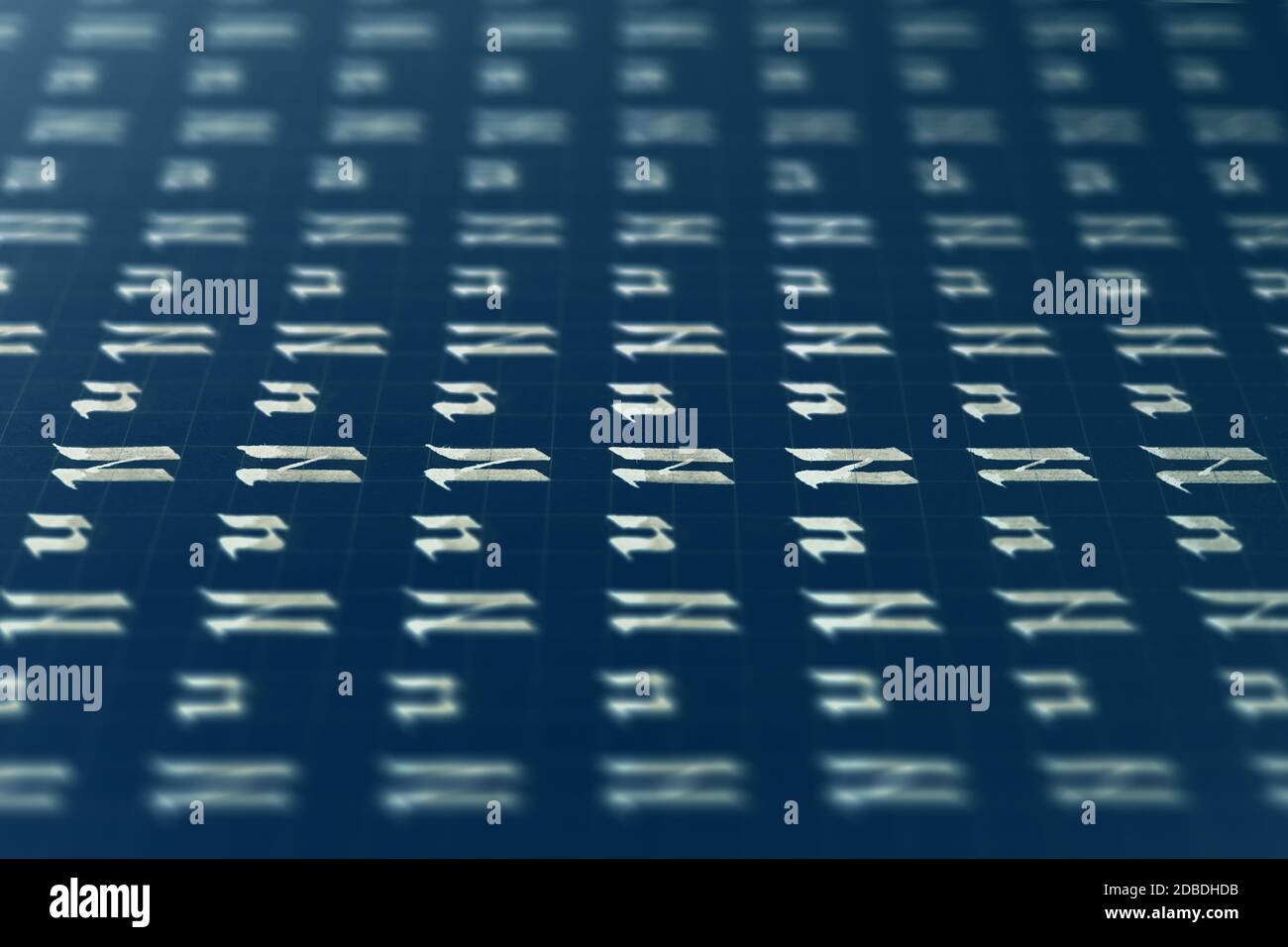 Le lettrage blanc sur bleu foncé écrit pratique Feuille de travail ...