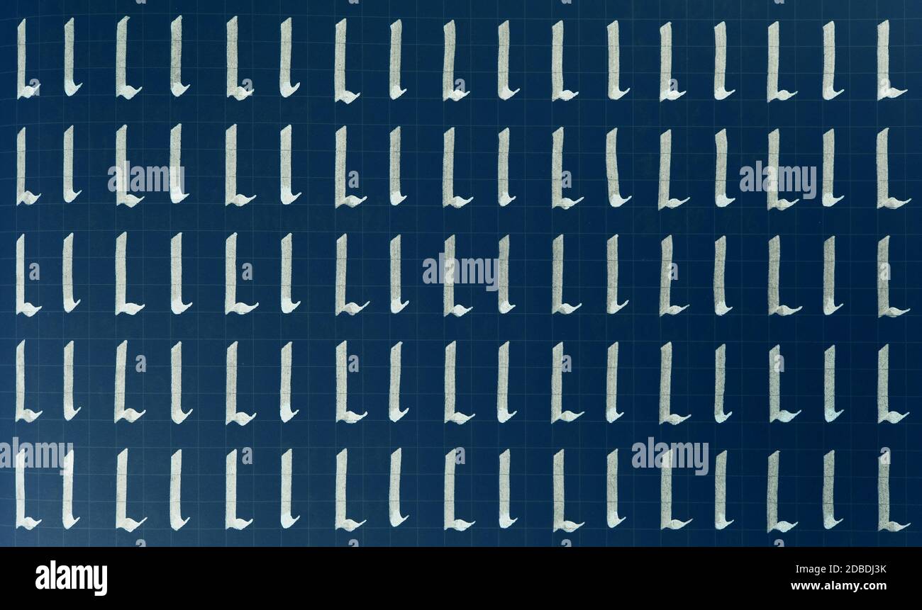 Le lettrage blanc sur bleu foncé écrit pratique Feuille de travail ...