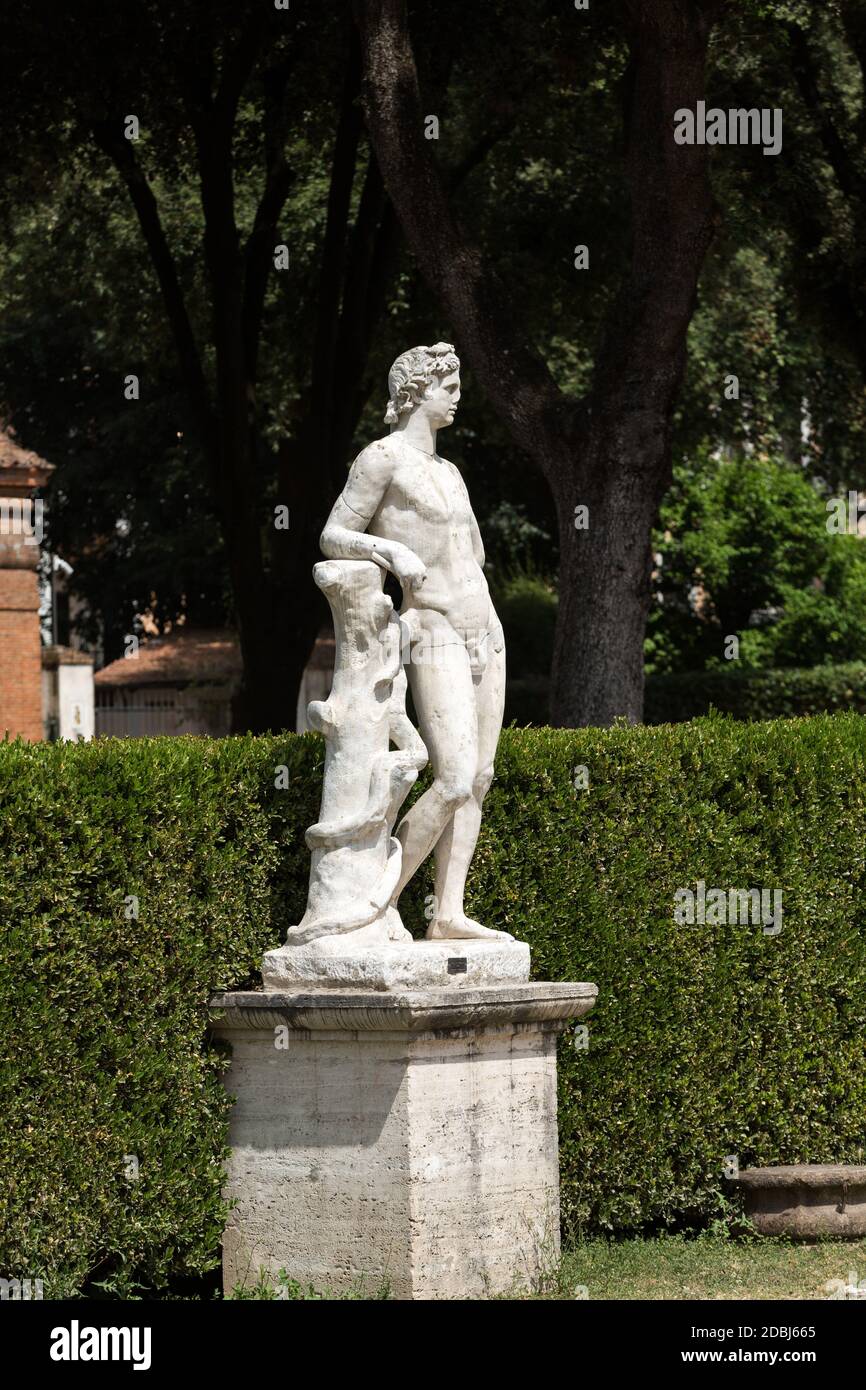 Statue de marbre à la Villa Borghèse, parc public de Rome. Italie ...