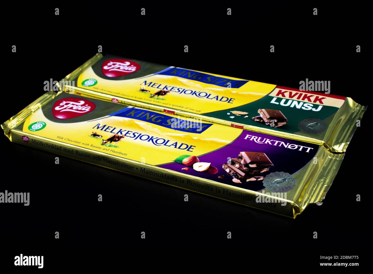 Oslo City Norvege 09 06 2019 Norwegian Chocolate Freia Melkesjokolade dans differents paquets se trouve sur un fond noir isole Photo Stock Alamy