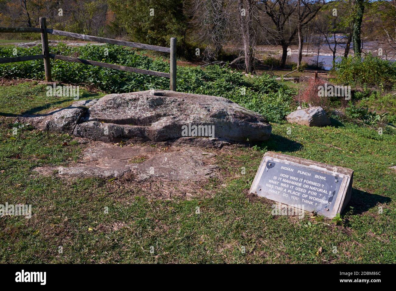 La découverte archéologique curieuse, inconnue, le Indian Punch Bowl ...