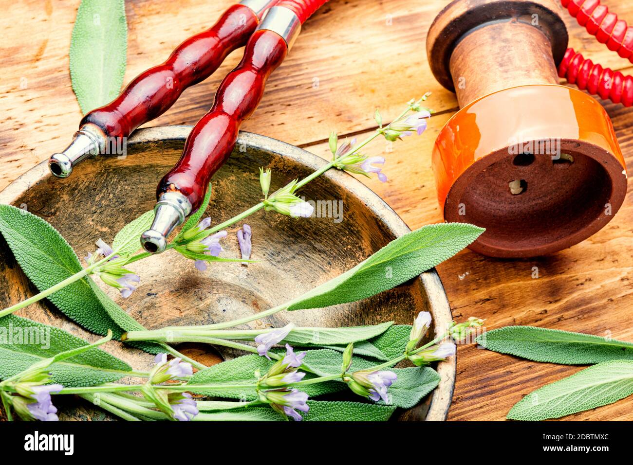 Détails d'une chicha.Hookah fumeur sur les herbes. Tabac au narguilé ...
