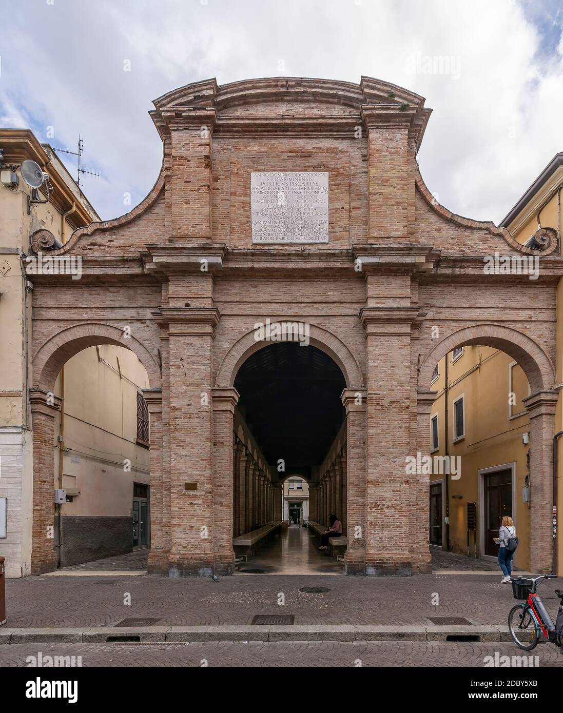 Le portail d'entrée de l'ancien marché aux poissons dans le centre ...