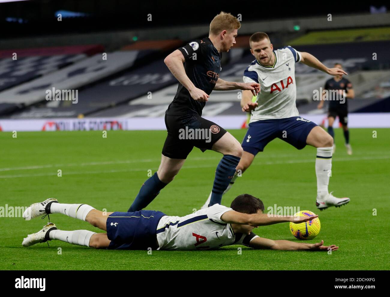 Sergio Reguilon De Tottenham Hotspur étage Et Kevin De Bruyne De