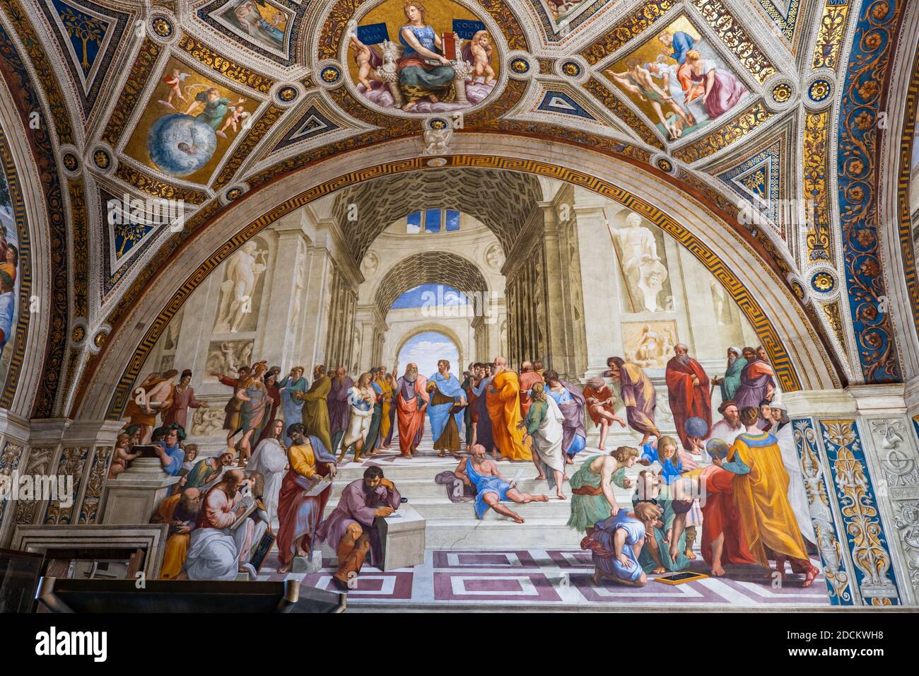 École d'Athènes fresque avec des philosophes grecs célèbres: Platon ...