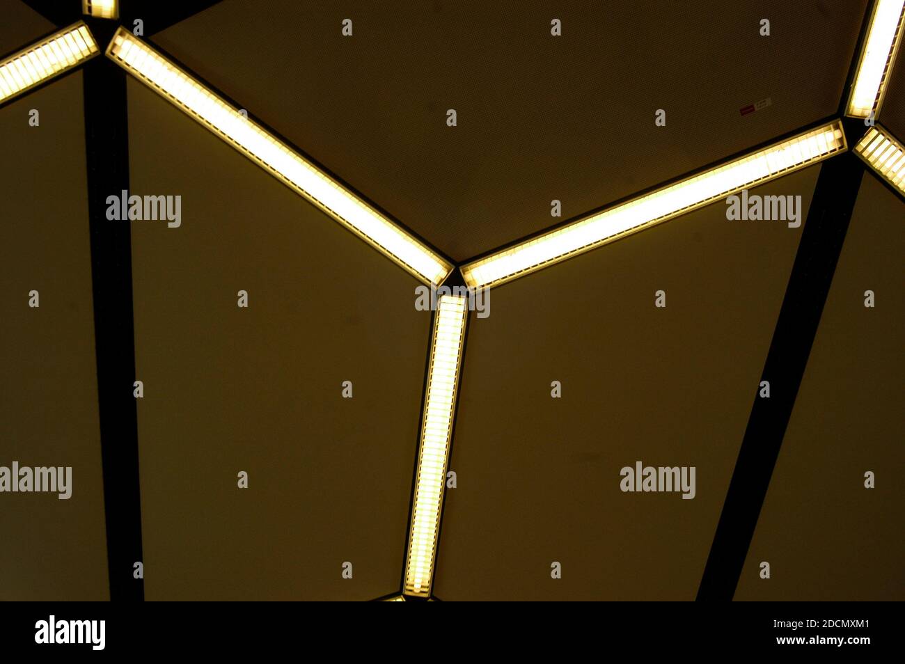 objet sous la forme d'un triangle, d'une répétition et d'une texture ...