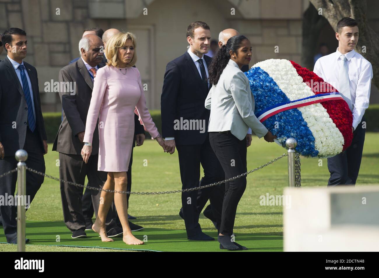 Le président français Emmanuel Macron et son épouse Brigitte Macron ...