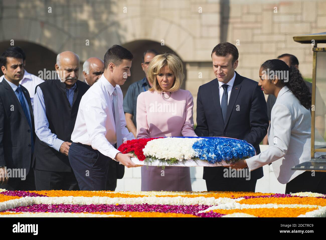 Le président français Emmanuel Macron et son épouse Brigitte Macron ...