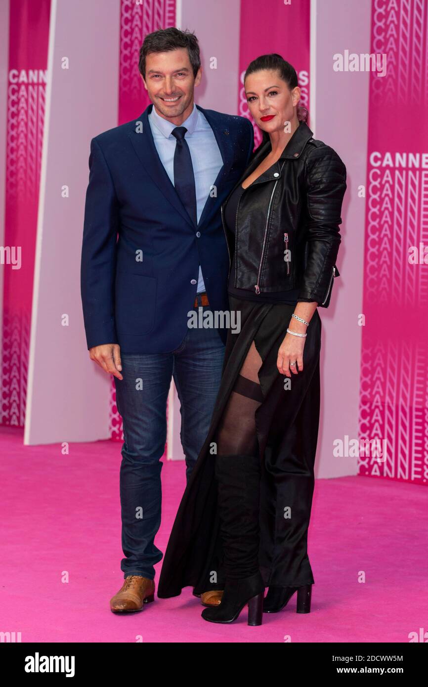 Franck Semonin et sa femme Hélène posent le long du tapis rose pour la ...