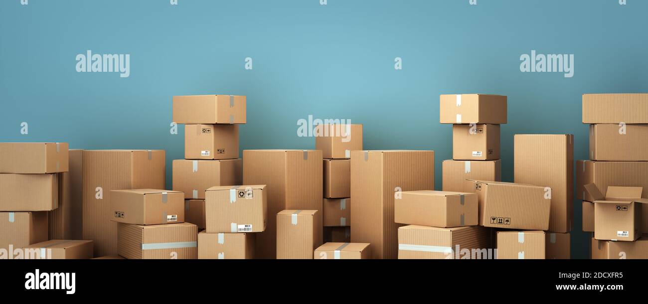 Boîtes en carton sur la livraison de palettes et le stockage logistique ...