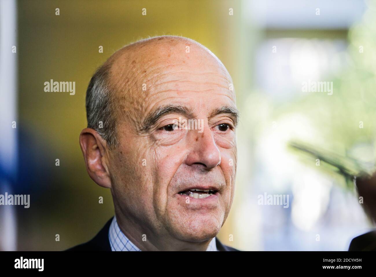 Alain Juppe, maire de Bordeaux, s'adresse aux journalistes du siège de ...
