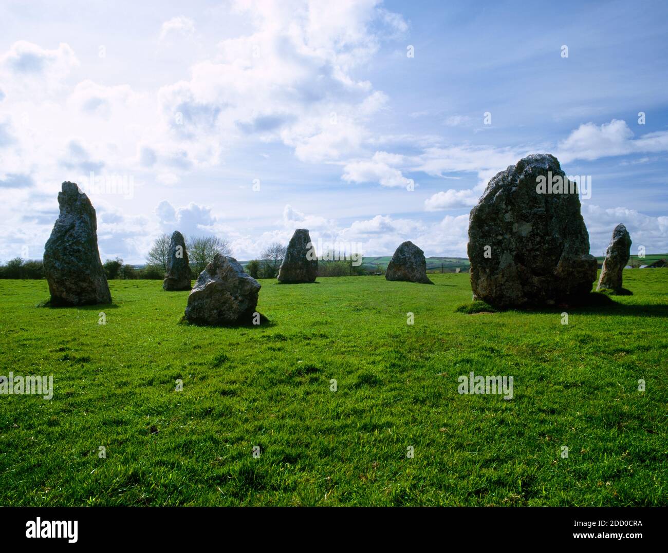Voir WNW de Duloe Stone Circle, Cornwall, Angleterre, Royaume-Uni, le ...