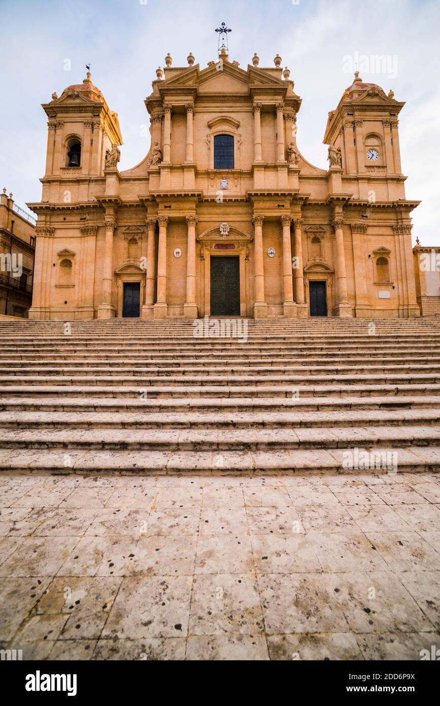 Noto, cathédrale Saint-Nicolas (Duomo, Cattedrale di Noto), vue depuis ...