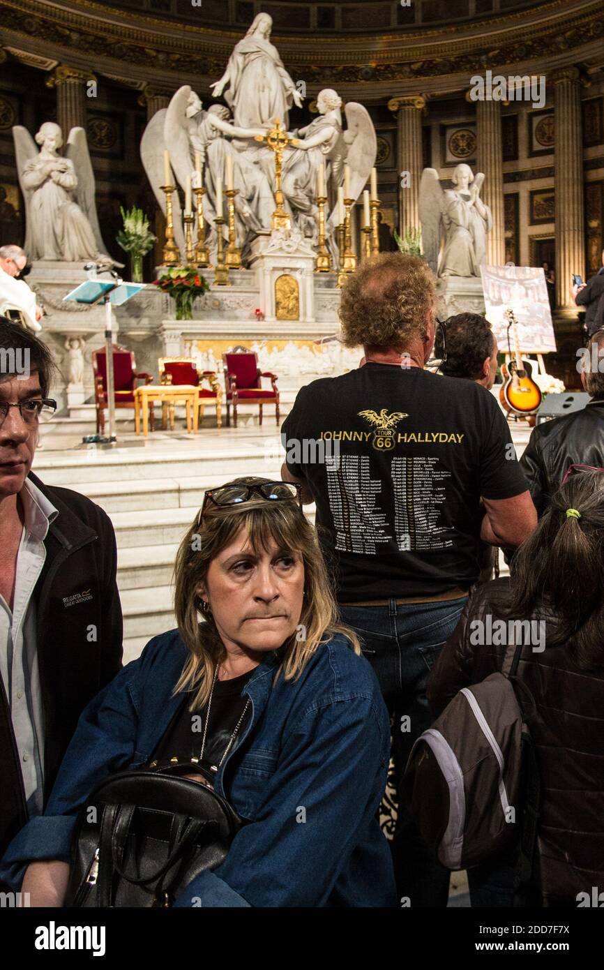 Les fans rendent hommage à Johnny Hallyday pour ses 75e anniversaires ...