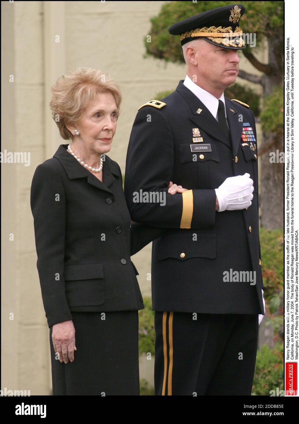 Mettre le corps dans le corbillard Banque de photographies et d’images ...