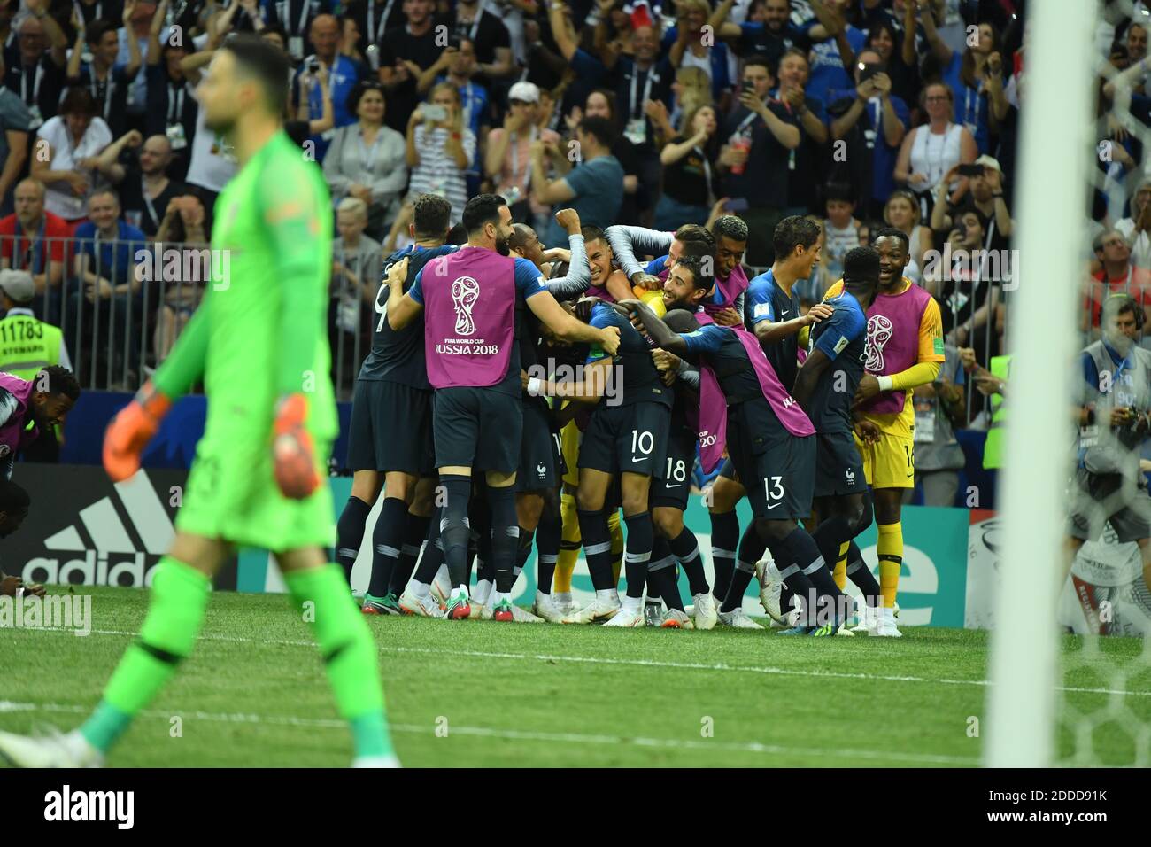 Les coéquipiers français célèbrent le match de football final de la ...