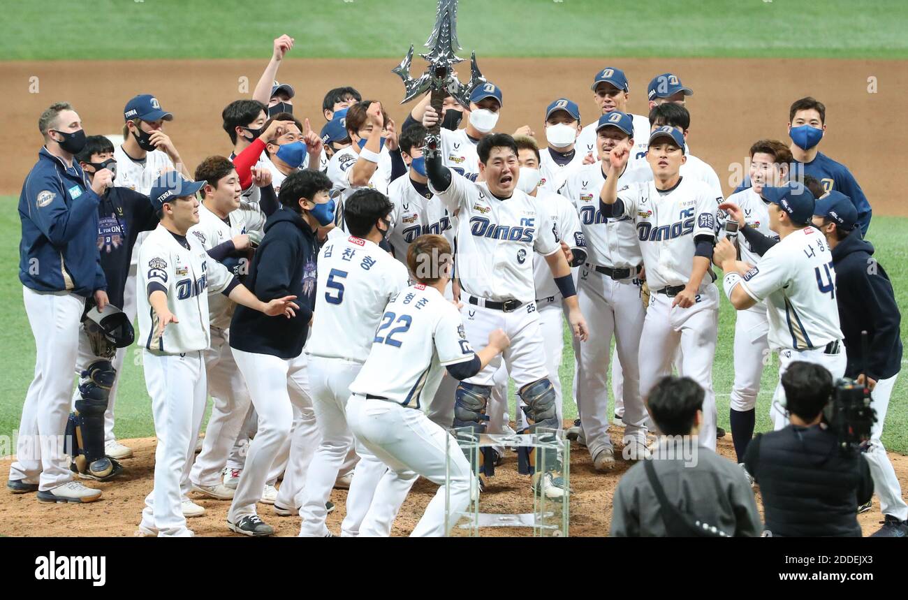 25 novembre 2020. NC Dinos gagne Korean Series Catcher Yang EUI-ji (C ...