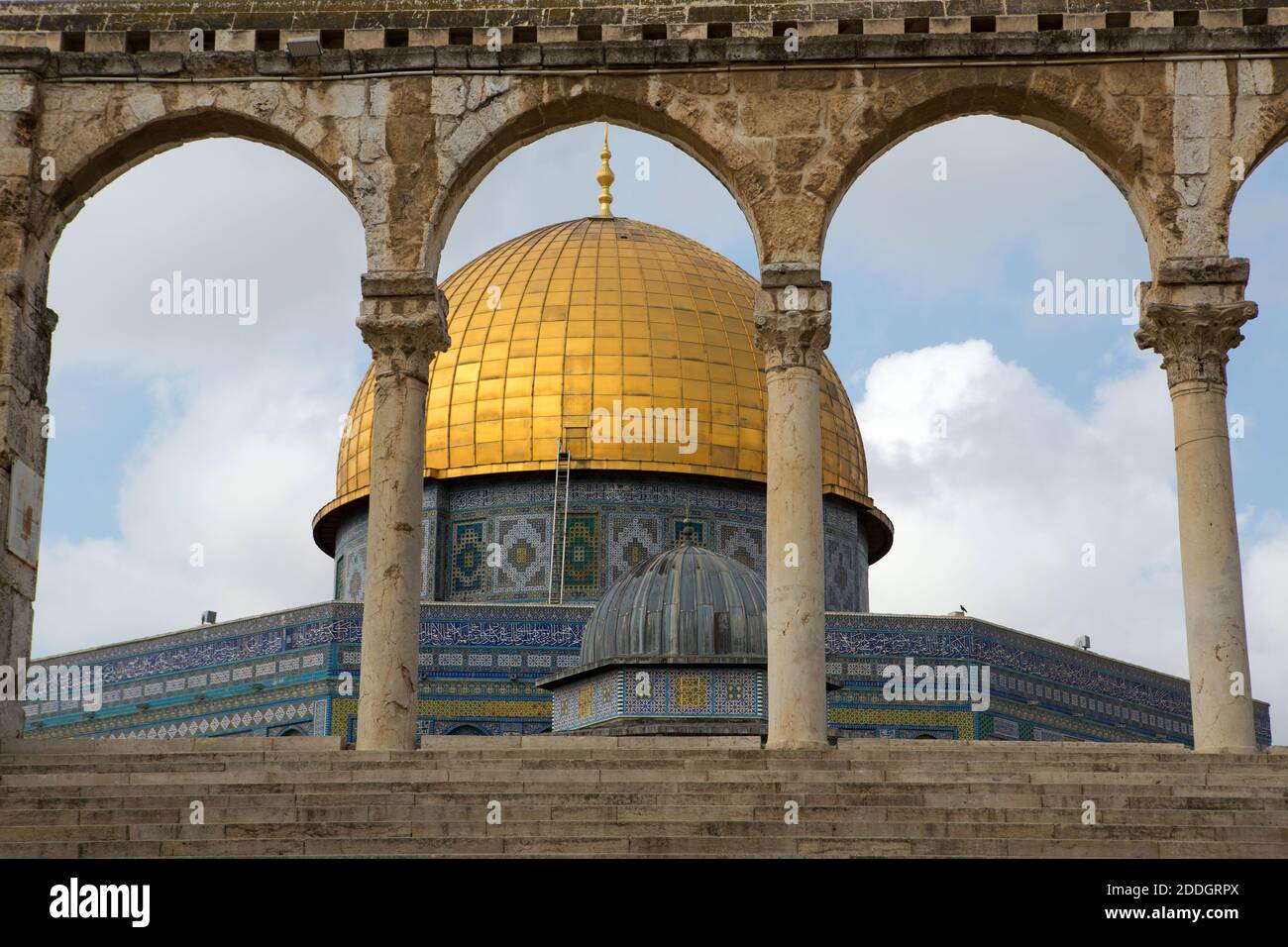 Le Temple De La Montagne D'or Banque d'image et photos - Alamy