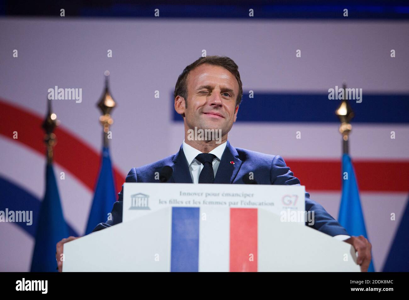 Wink macron Banque de photographies et d’images à haute résolution - Alamy