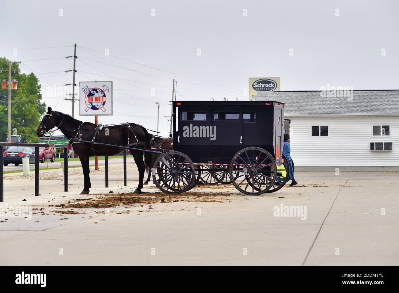 Arthur, Illinois, États-Unis.Des calèches amish attendent leurs ...