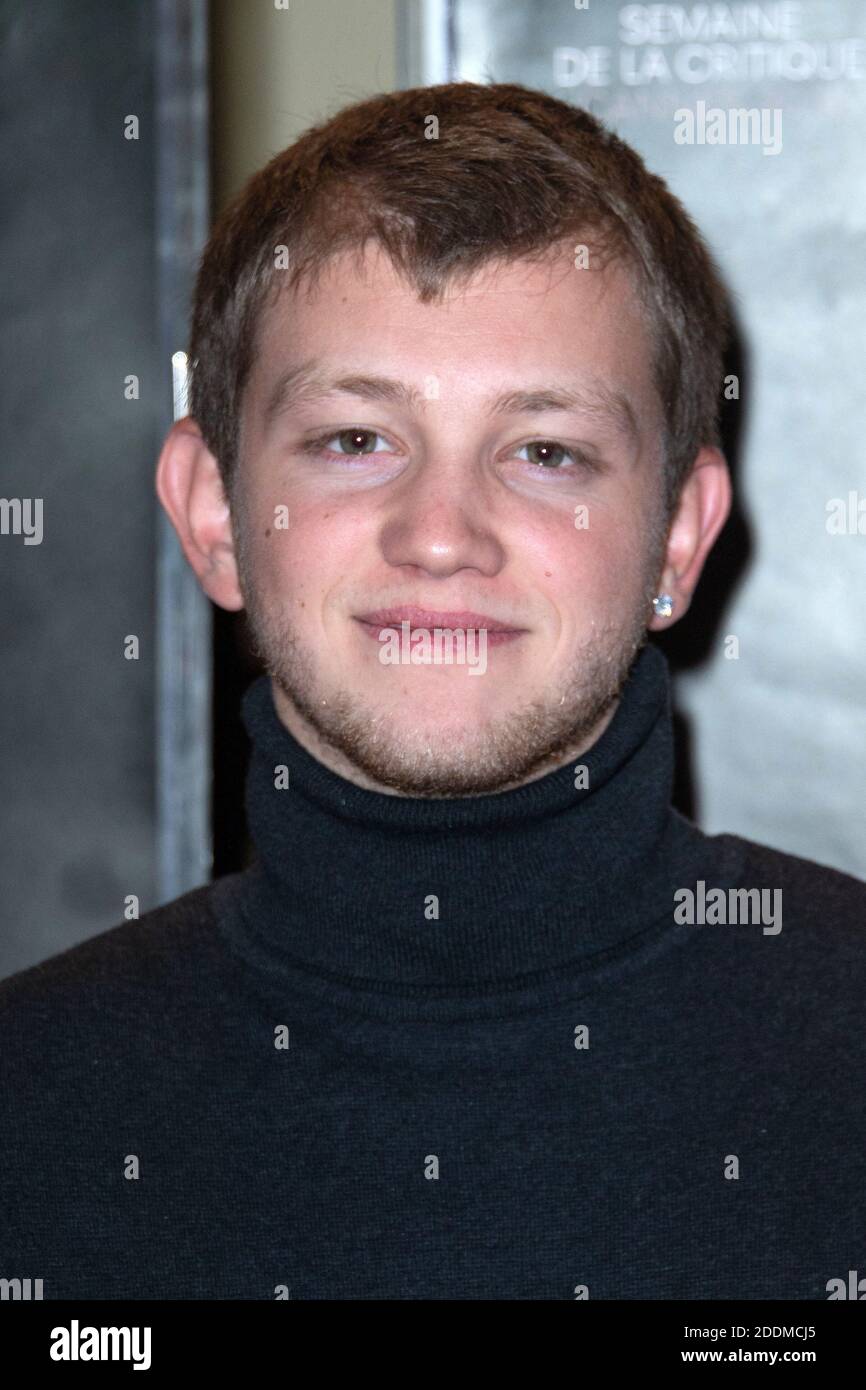 Exclusif. Anthony Bajon participe à la première du film Tu Merites un ...