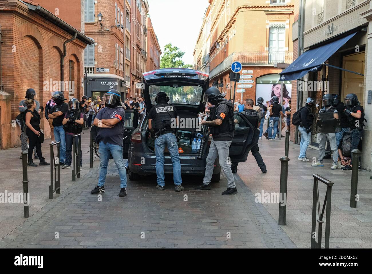 Police bac Banque de photographies et d’images à haute résolution - Alamy